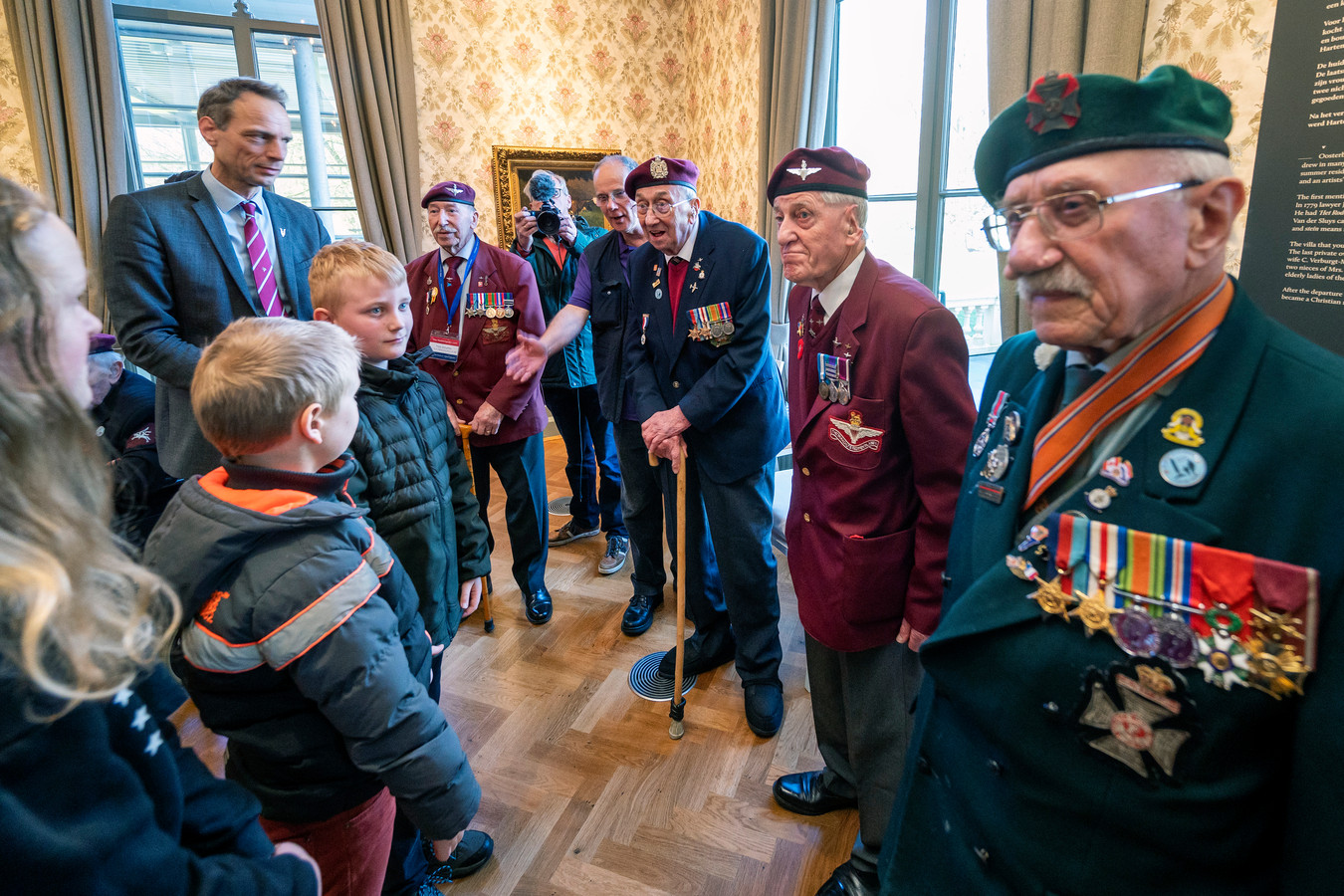 Britse oorlogsveteranen genieten na twee jaar wachten op hun vernieuwde ...