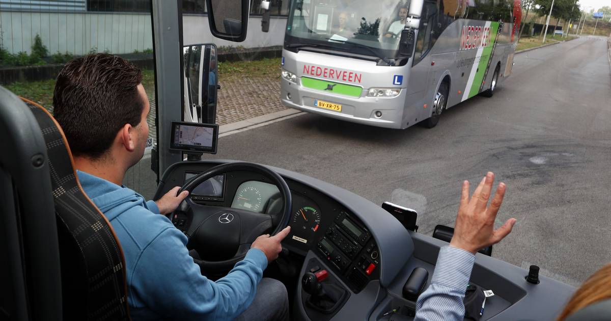 Zelf een bus besturen? Dit bedrijf zoekt chauffeurs en laat iedereen ...