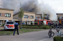 Grote uitslaande brand treft twee woningen en schuur in Uden | Foto ...