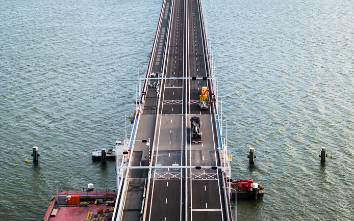 Ondanks tropisch weer krijgt Haringvlietbrug dit weekend alsnog een ...