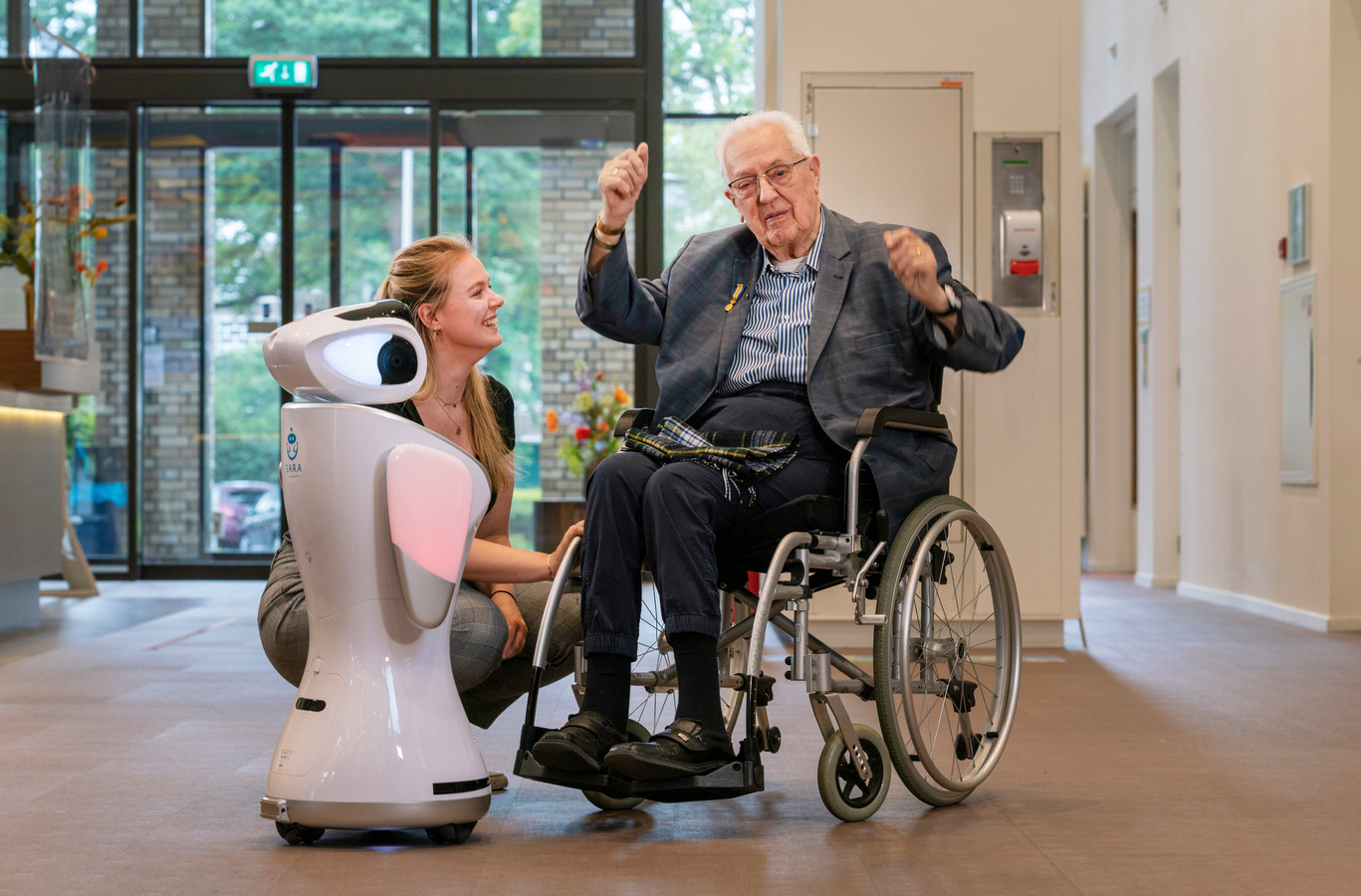 Kan Sara wat Zora niet lukte? Zorgrobots spelen bescheiden rol bij ...