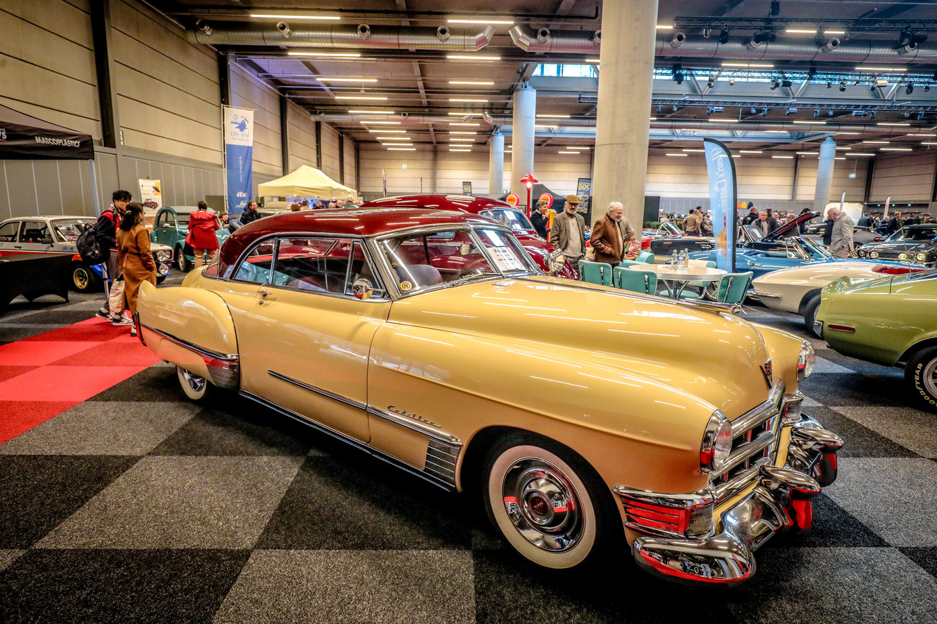 IN BEELD. De grote terugkeer van Auto Classics naar het Beursplein in ...