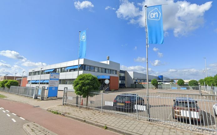 Otto en GGD met prikbus naar distributiecentrum Albert Heijn om ...