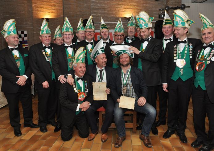 Schepenen pronken met titel van erelid van de Raad der Bommels | Ronse ...