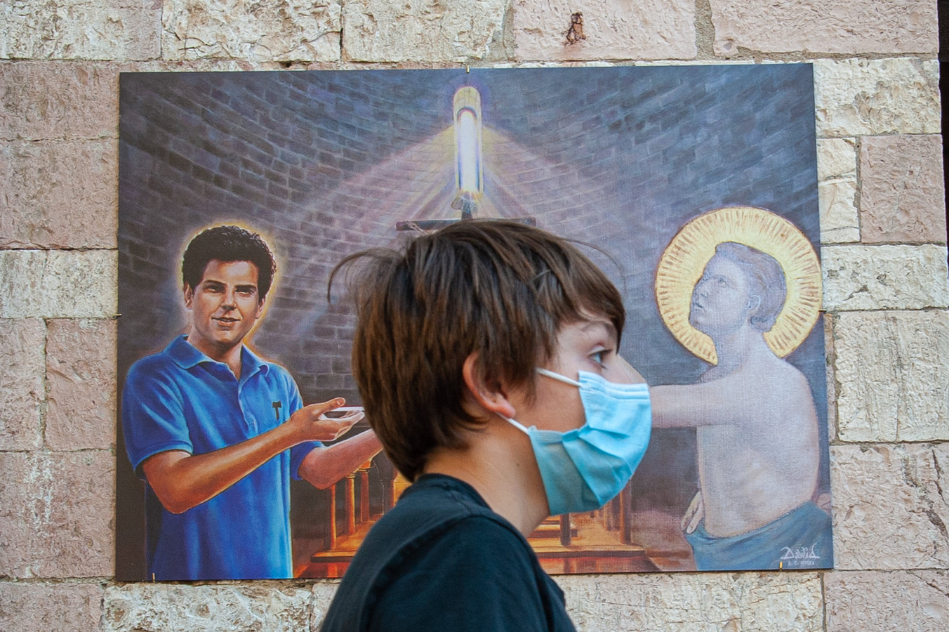 15-jarige millennial zalig verklaard; gebalsemd lichaam opgebaard in ...