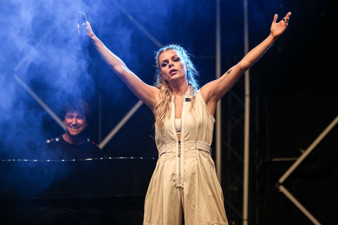 Davina Michelle scoort met January Without You 14de Top 40-hit | Muziek ...