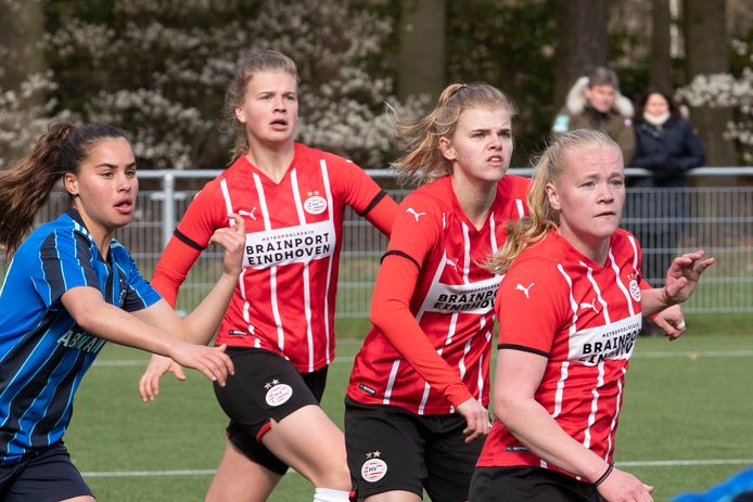 Jong PSV Vrouwen zorgt voor knappe prestatie door eredivisionist uit te ...