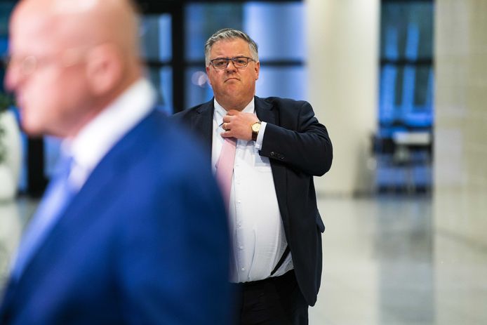 Wie is Hubert Bruls, spil in het coronabeleid? ‘Hij lijkt joviaal, maar ...