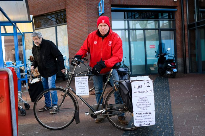 Eénpitter Jan ten Wolde voelt dat hij het met zijn grote bek alleen ...