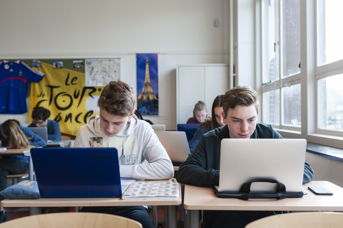 Laptop voor school: in de klas maken toetsenbord, accu en een helder ...
