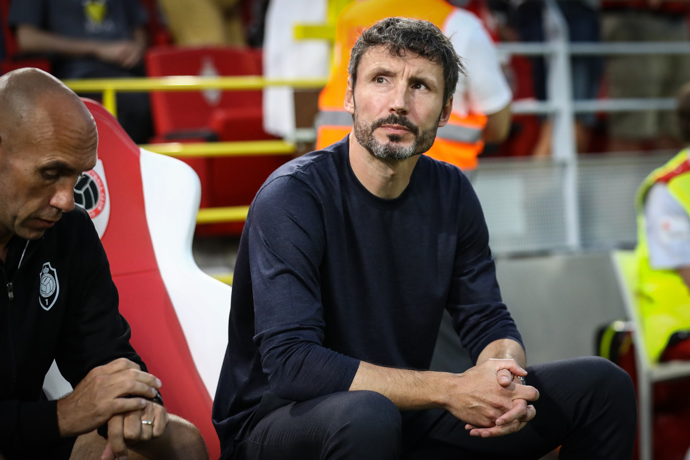 Mark van Bommel in garage bij huis opgewacht door gewapende overvaller ... Mark van Bommel in garage bij huis opgewacht door gewapende overvaller ...