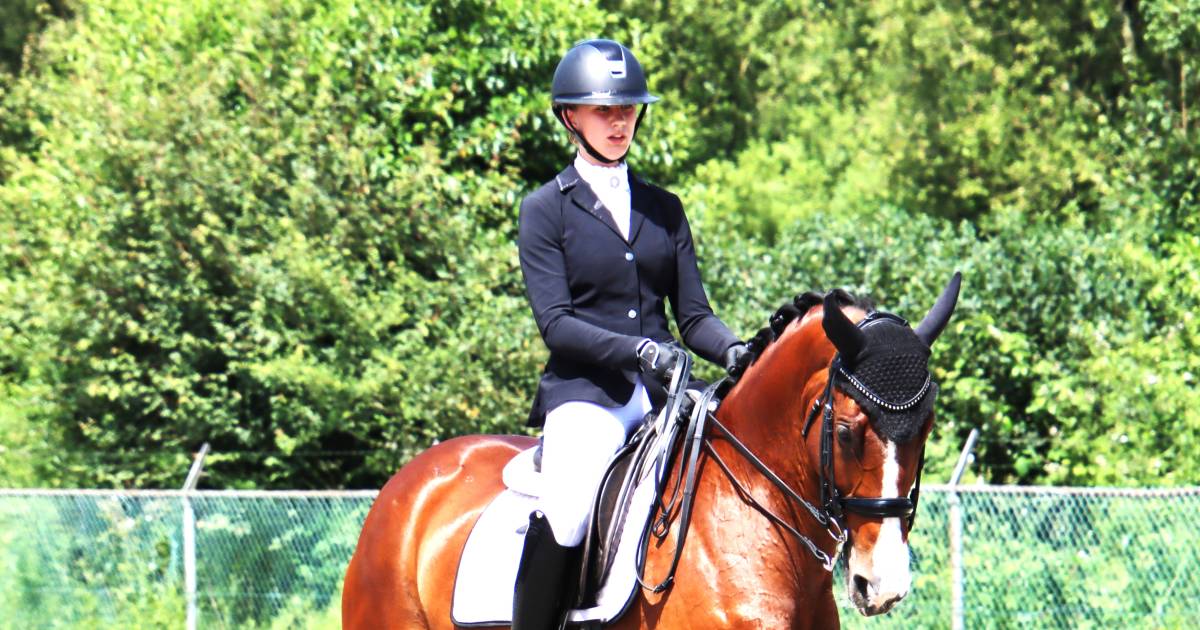 Myrthe de Loos koestert de merrie Ginger | Sint-Gillis-Waas | hln.be