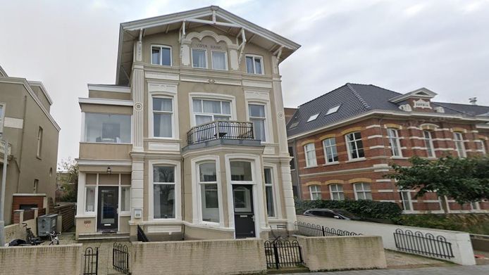 Woede om opvang asielzoekers in villa aan ‘belangrijkste straat ...