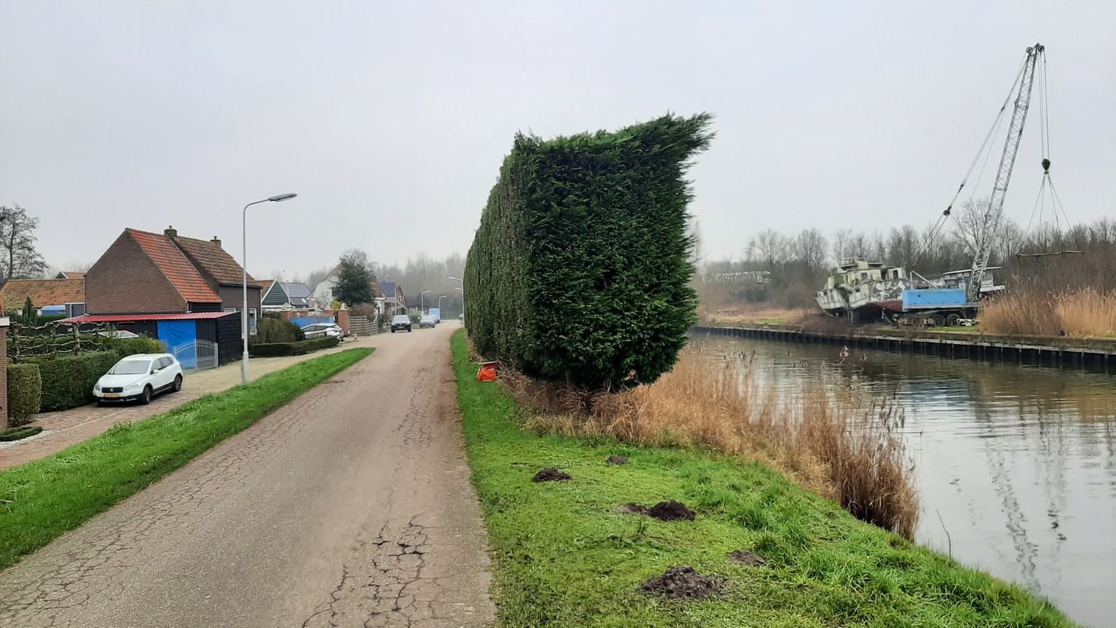 Dit schip ligt al twintig jaar op de kade in Westdorpe, maar het einde ...