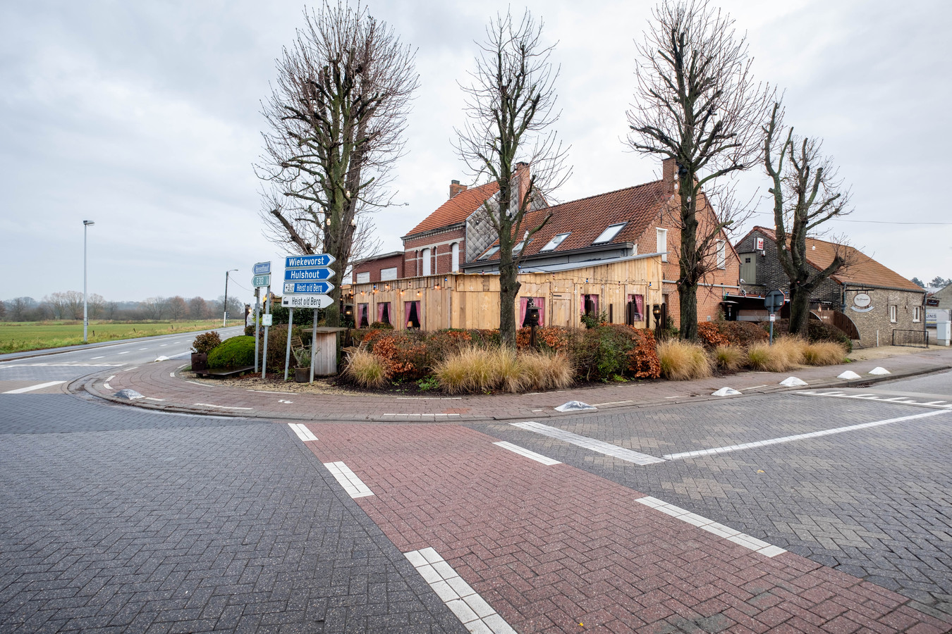 DE DAGSCHOTEL. Café Nieuwendyck in Itegem, waar elke week een ander ...