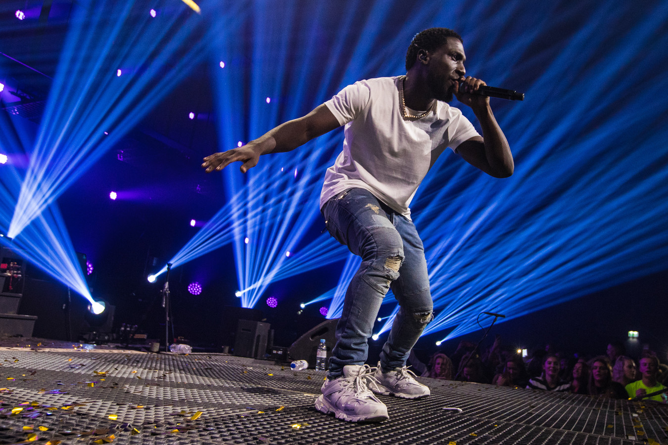 Nederlandse rapper Frenna annuleert show Suriname om 'moordaanslag ...