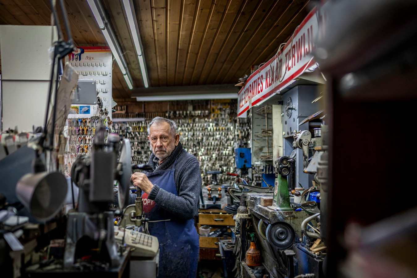 “De tijd van de naaldhakken, dát waren gouden jaren”: Leo Tas (80) is ...