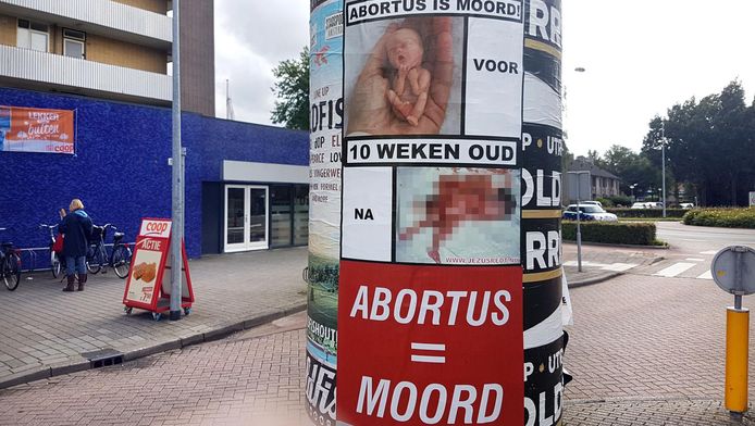 Schreeuw om Leven walgt van 'abortusposters' | Dordrecht | AD.nl