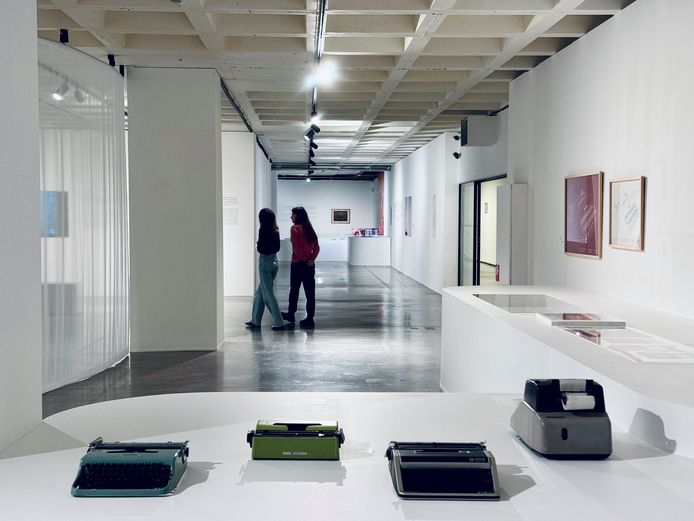 Design Museum Brussels presenteert tentoonstelling Olivetti en Folon ...
