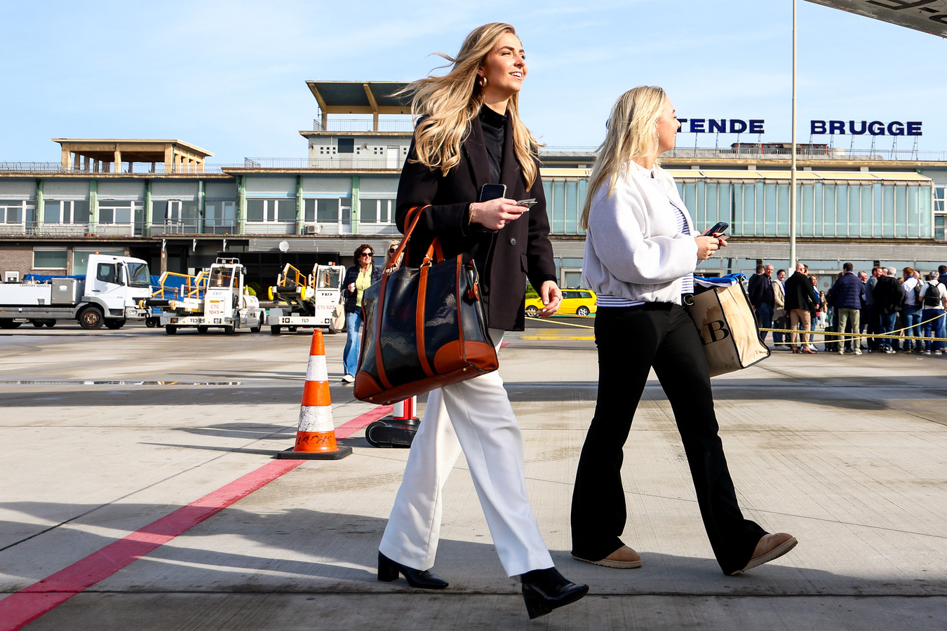 Club neemt 16 spelers- en trainersvrouwen mee naar Firenze, maar ...