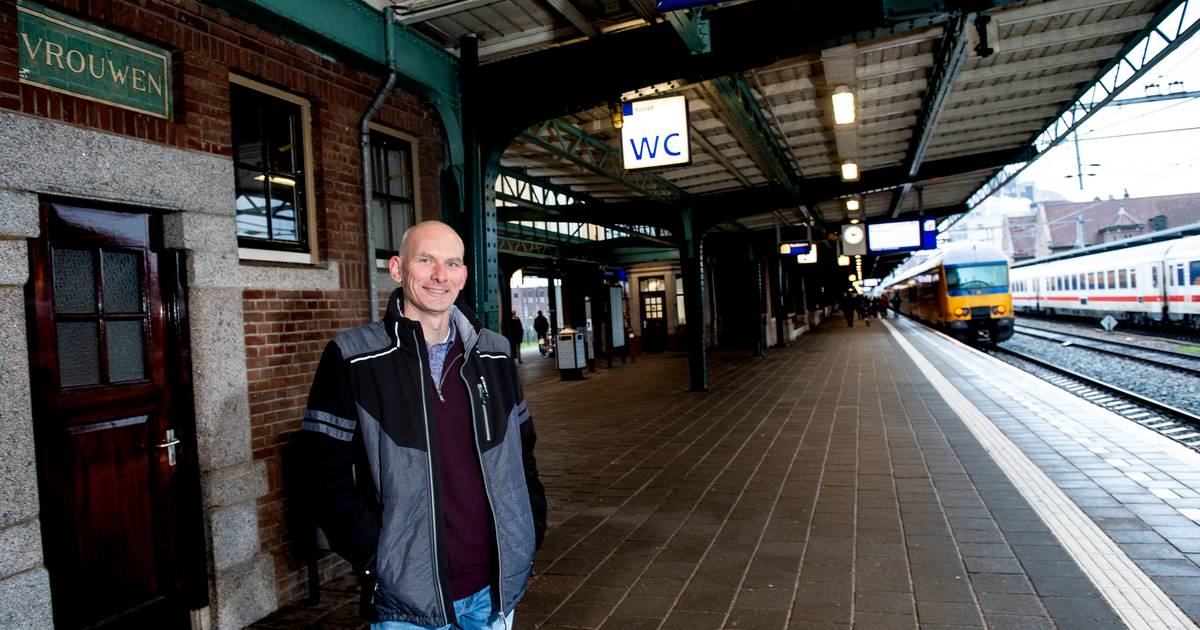 Ode aan het Deventer station, een eeuw oud: maar waar is de torenspits ...