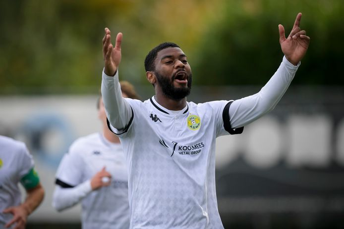 Fans Kozakken Boys per boot én met vuurwerk naar ASWH, maar met slechts ...