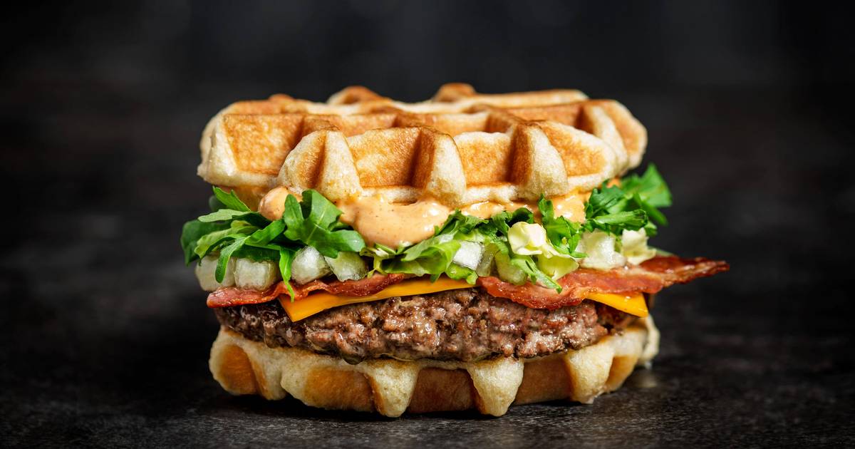 Quick lanceert wafelburger: “Mash-up tussen Belgische smaken” | Eten | hln.be