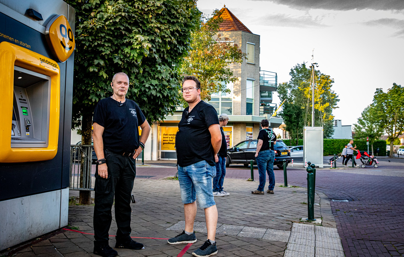 Burgerwachten Harm en Freek treden op tegen overlast van asielzoekers ...