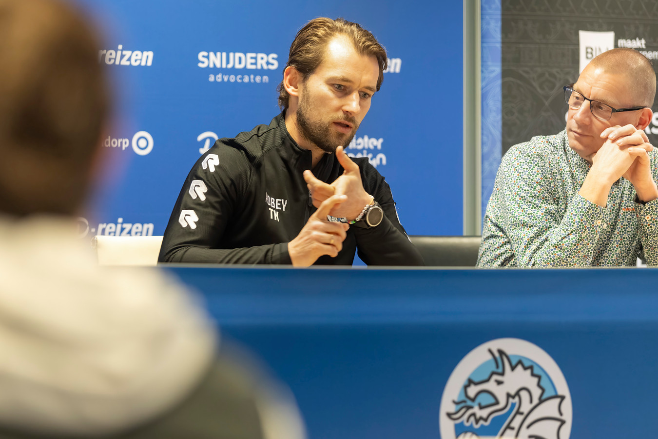 Nieuwe FC Den Bosch-trainer maakt kennis met de fans, die hem het hemd ...