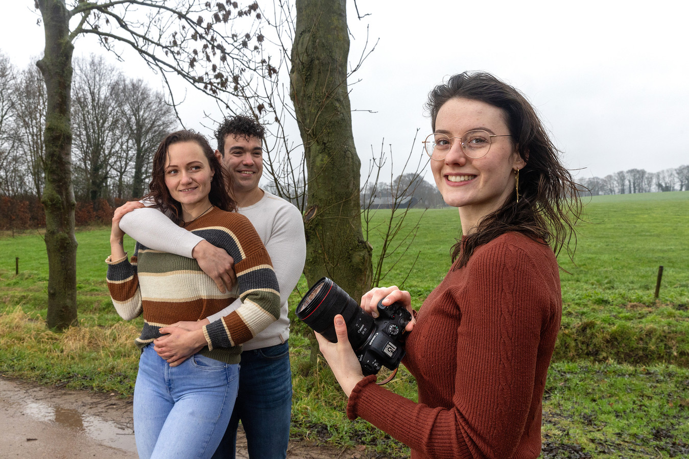 Met haar foto’s haalt Puck duizenden euro’s op voor haar moeder met ALS ...