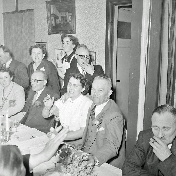 Het zilveren echtpaar Van Luyt vierde een feestje in 1953 | Eindhoven ...