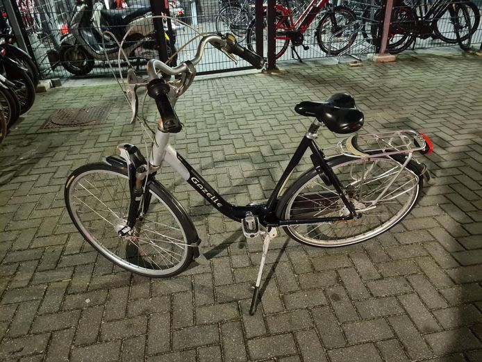 Zit uw gestolen fiets hiertussen? Politie pakt fanatieke fietsendief in ...