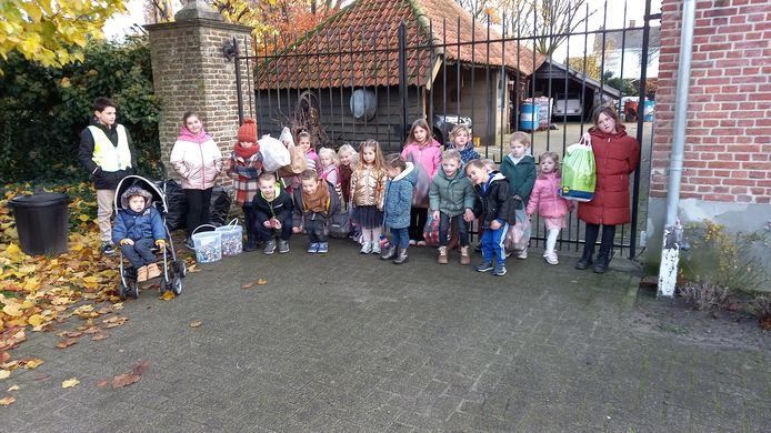 Afdelingen van Ferm zamelen 150 zakken blikjes in voor Thijs Brosens ...