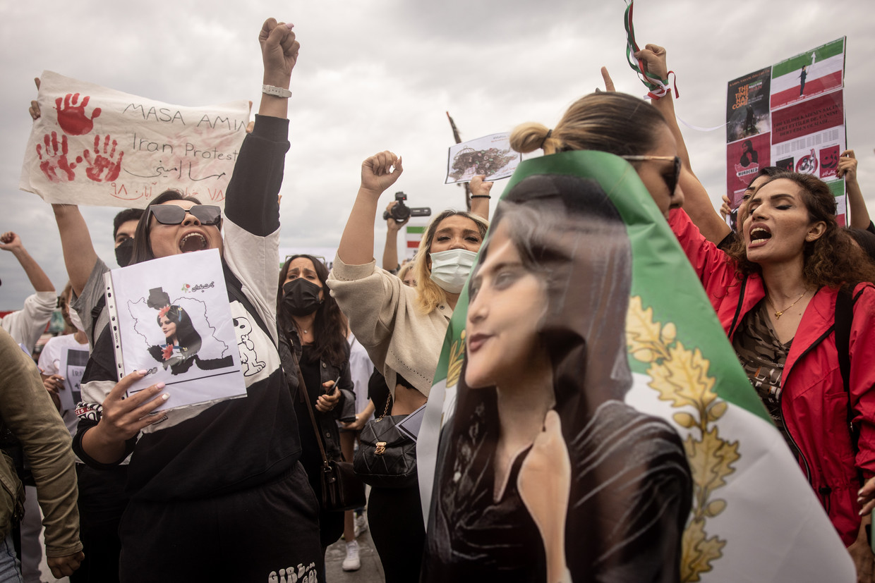 Aanhoudende protesten doen Iraans regime wankelen: ‘Ik denk dat het ...