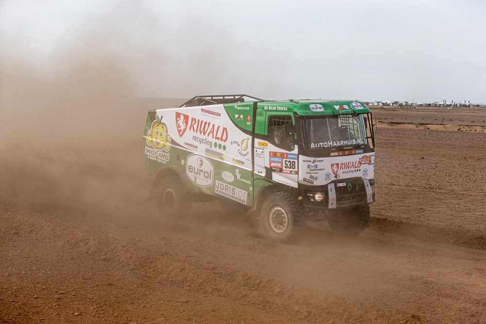 Hoondert met truck opnieuw op zijn kant, nieuwe tegenslag in Dakar ...