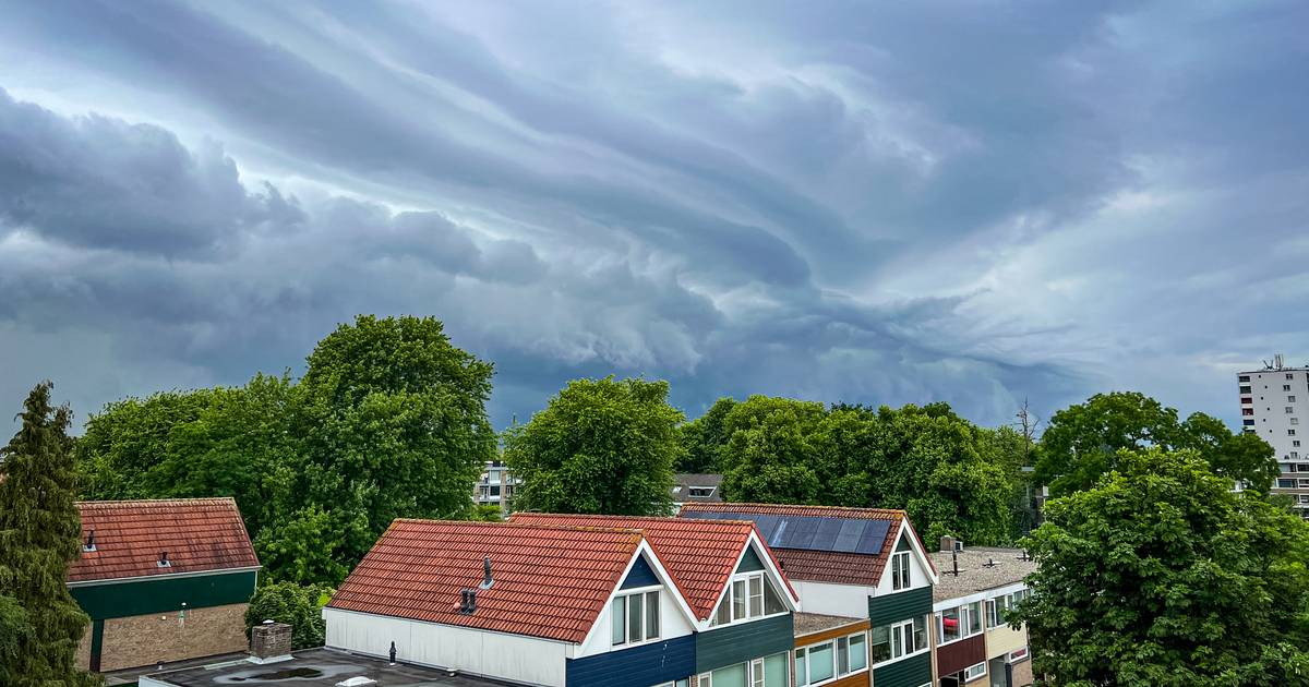 Onheilspellende wolken zijn opmaat voor onstuimig weer in regio ...