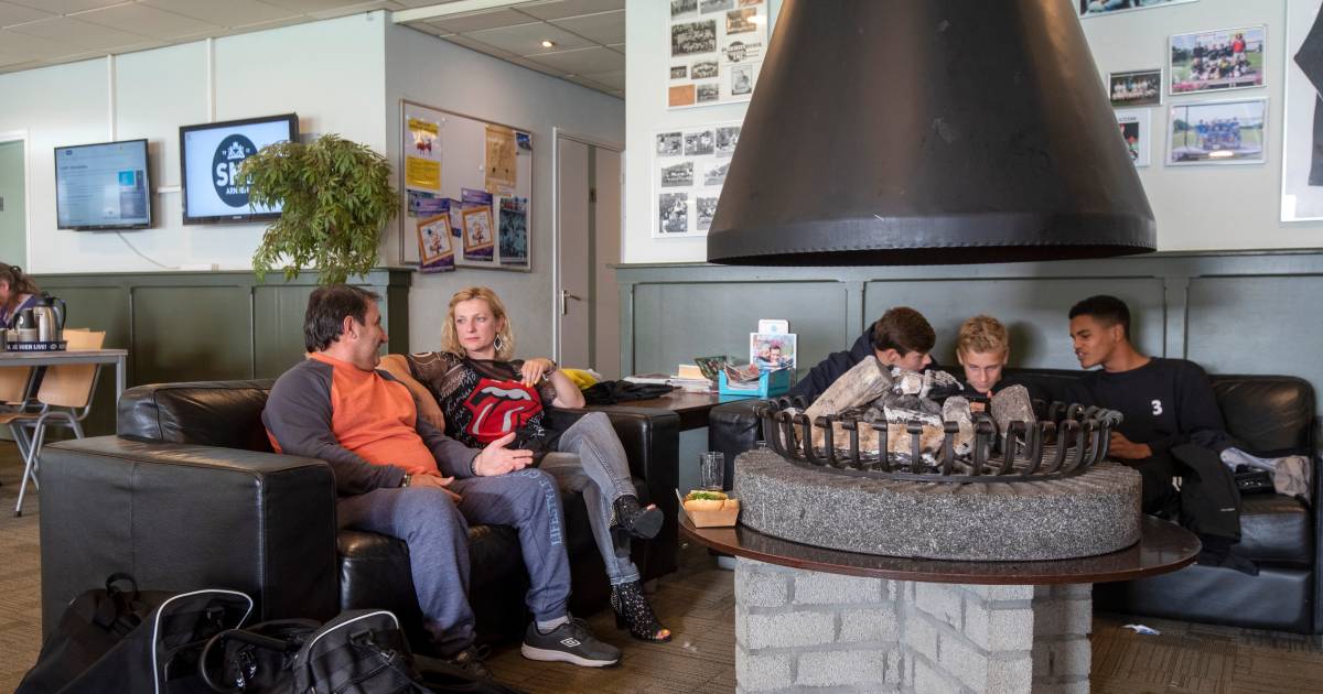 Voetbalclubs Arnhem en Rheden grijpen in vanwege 1,5 meter-regels ...