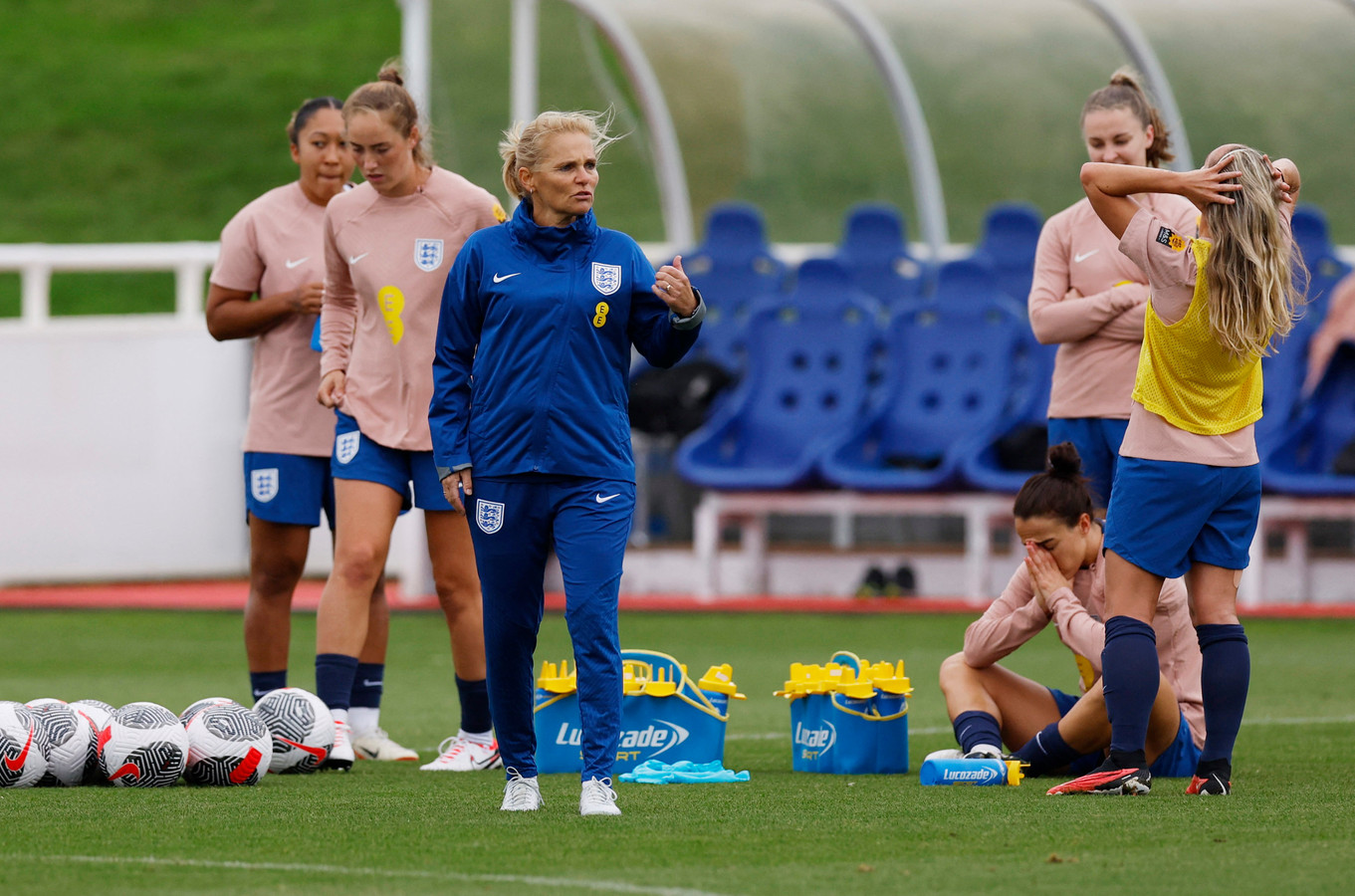 Oranje Leeuwinnen mogen zich met recht gepiepeld voelen door de FIFA in ...