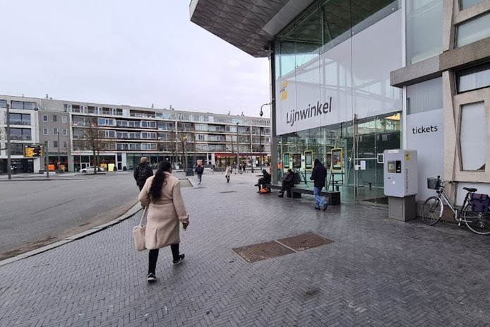 Man die bus mist, slaat deur van lijnwinkel aan diggelen | Sint-Niklaas ...