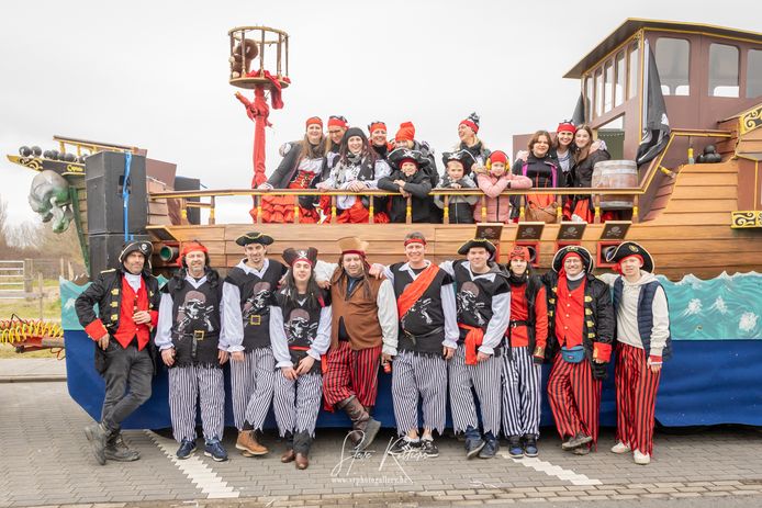 Carnavalsvereniging ‘Alveringemse Zotten’ viert tiende verjaardag met ...