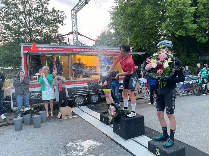 Tim den Braber is de snelste sprinter in jubileumeditie van wielerronde ...