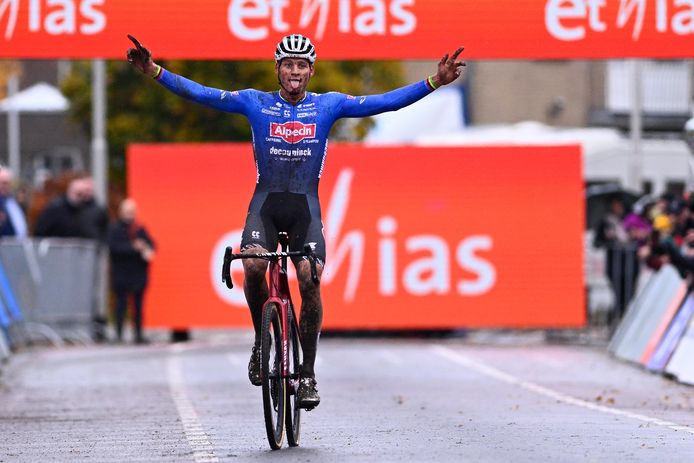 “Zeker tien technische fouten gemaakt”: Mathieu van der Poel wint ...