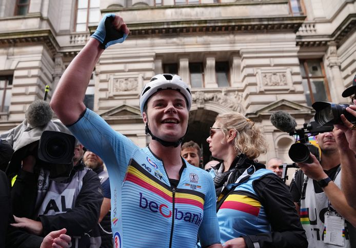 REACTIES. “Zo trots op Lotte”: ook bondscoach Willems, ploeggenotes en ...