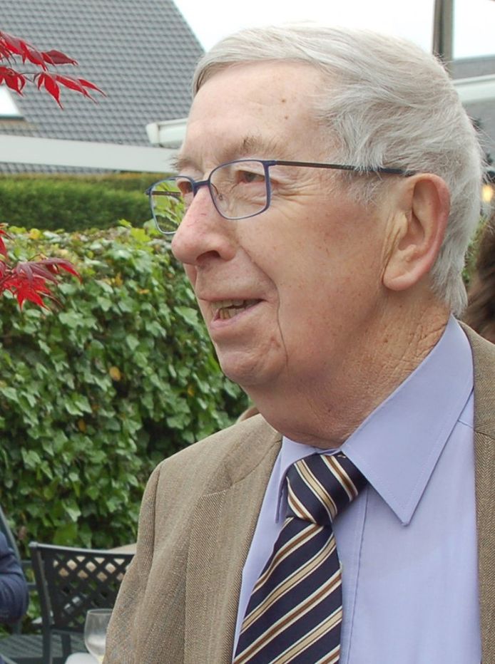 Voormalig café-uitbater en voetballiefhebber Renaat Van Renterghem (81 ...