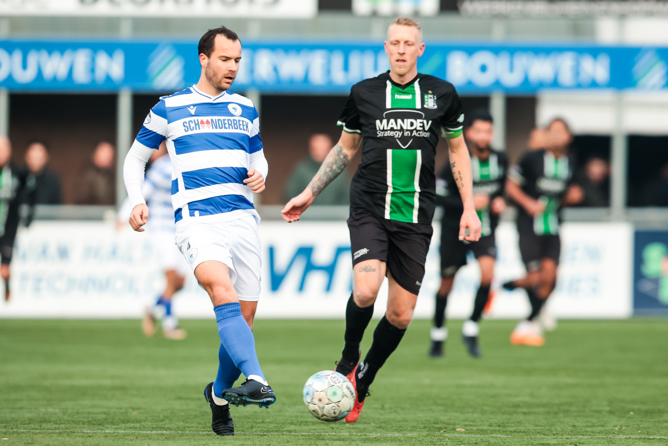 ‘Kale kletser’ Noordhoff drukt zijn neus aan venster bij Spakenburg ...