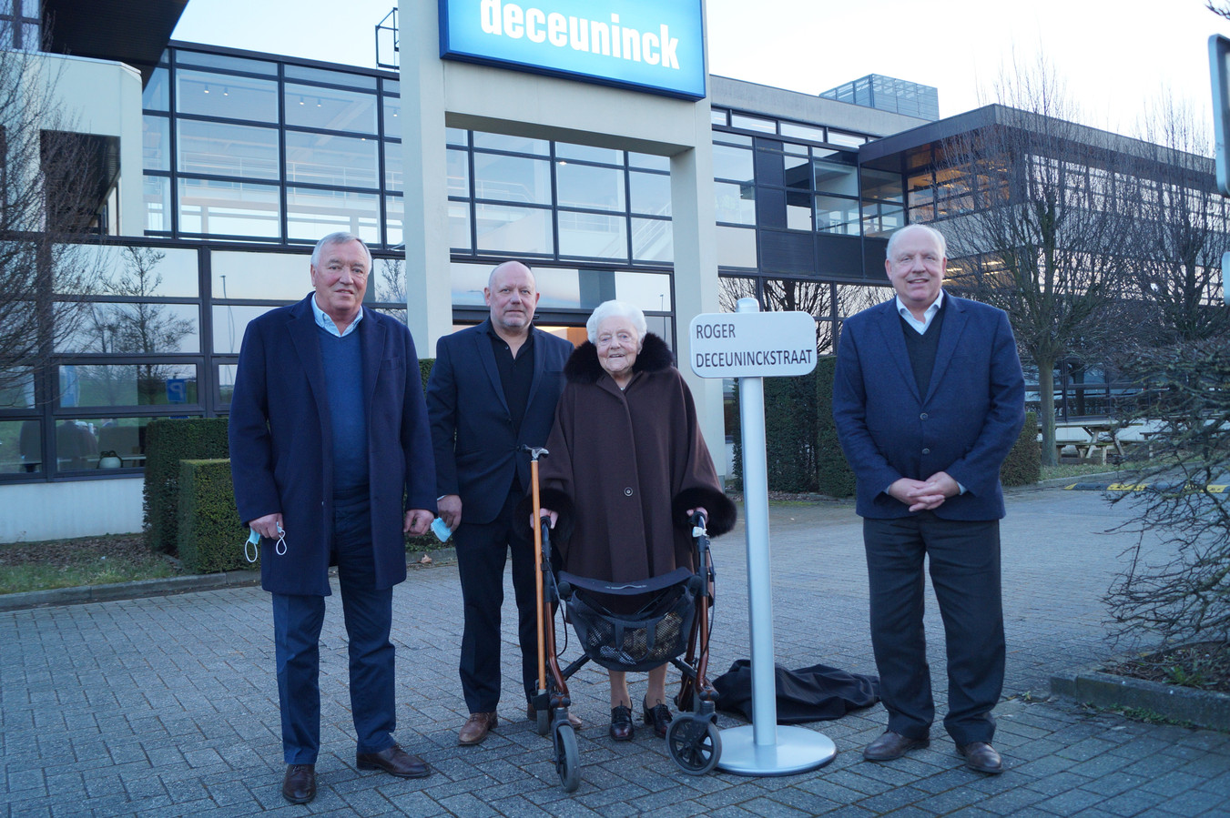 Roger Deceuninck vereeuwigd in nieuwe straat achter bedrijf: “Mijn man ...