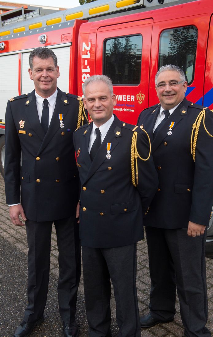 Drie lintjes voor trouwe dienst bij brandweer Heeswijk-Dinther | Uden ...