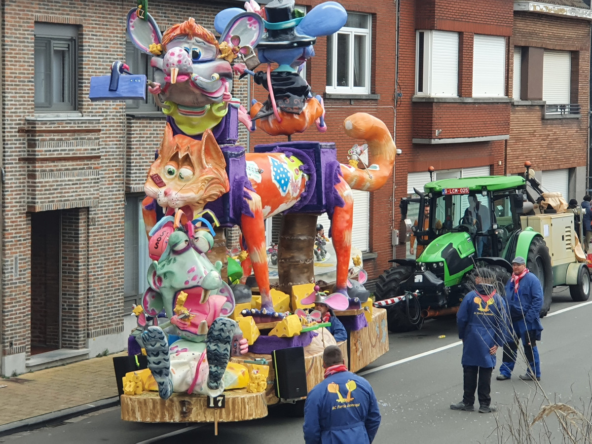 IN BEELD. Carnavalsstoet in Ossenkoppenstad | Foto | hln.be