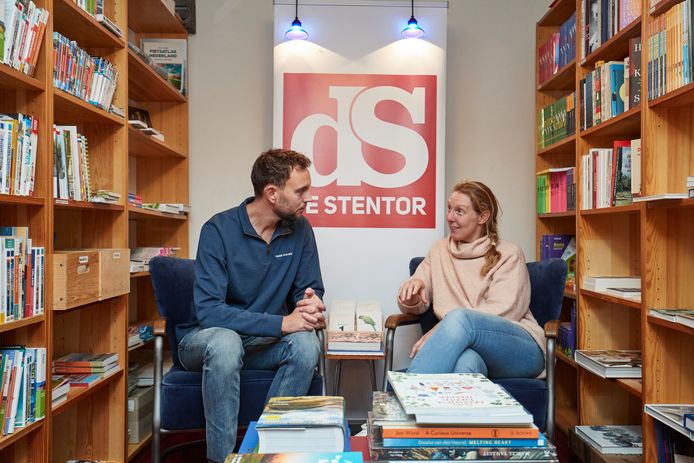 Ga met verslaggevers in gesprek bij de pop-upredactie van de Stentor in ...