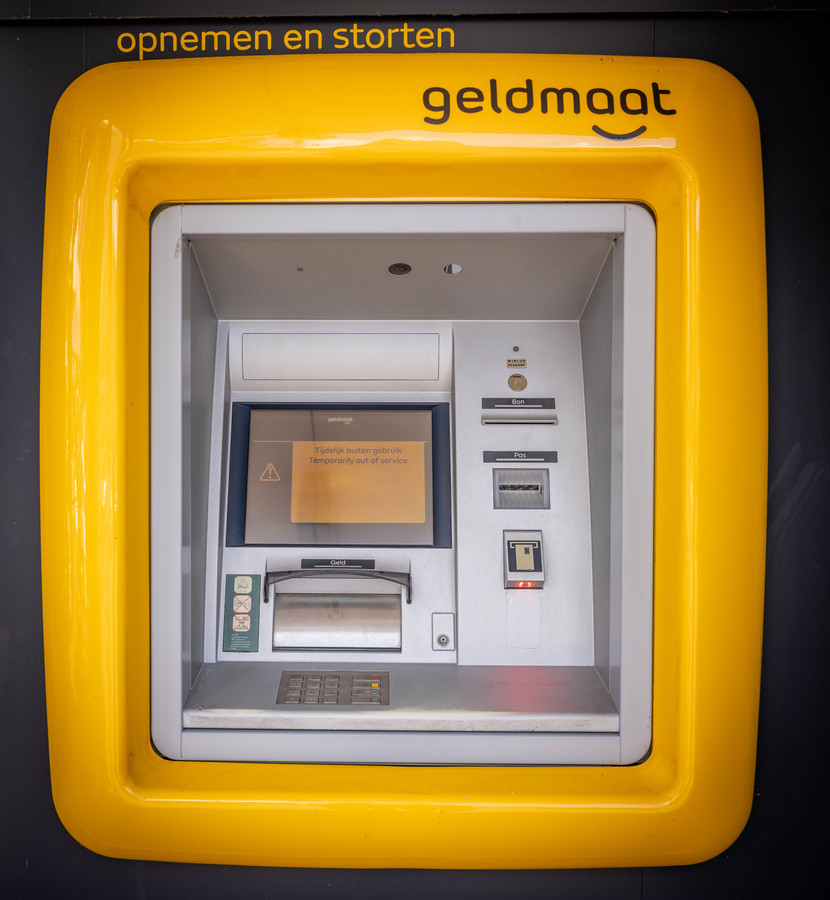 Geldautomaat Hasselt twee weken buiten gebruik | Foto | AD.nl